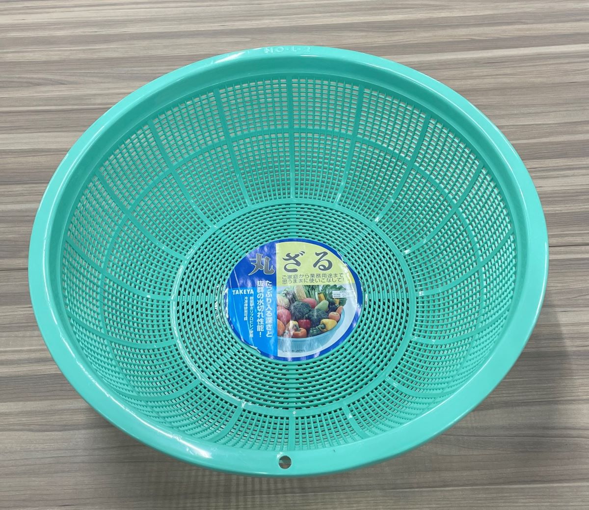 【返品種別A】□「返品種別」について詳しくはこちら□◆水切れが良く、軽くて使いやすい丸ザルです■　仕　様　■サイズ：幅415×奥行415×高さ145mmカラー：ライトグリーン重量：340g材質：耐衝撃ポリプロピレン原産国：日本[TAKEYA...