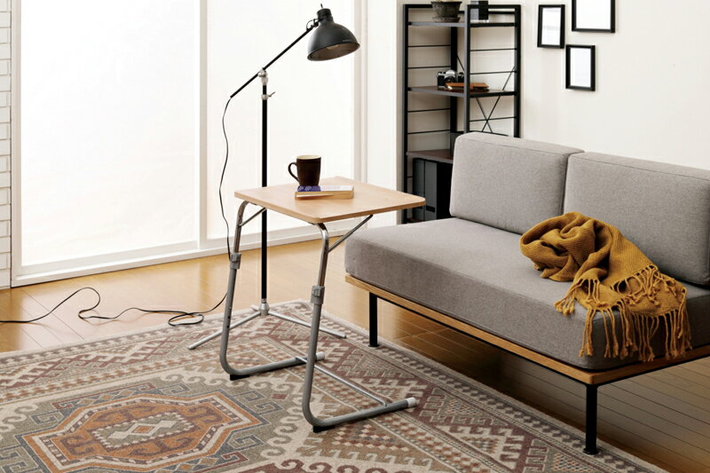 【返品種別A】□「返品種別」について詳しくはこちら□◆天板の角度が変えられるフォールディングサイドテーブル◆天板は30　ピッチで高さ調節可能(7段階)◆天板は±20°で角度調節可能(3段階)■　仕　様　■サイズ(約)：幅555×奥行390 ...