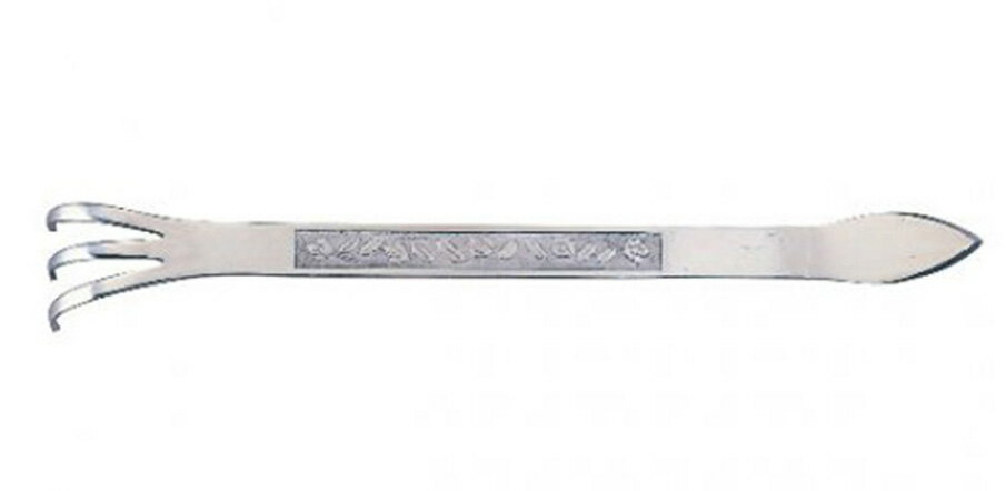 【返品種別B】□「返品種別」について詳しくはこちら□◆ステンレス製の3本爪熊手です。◆根じめ用のコテ付です。■　仕　様　■全長：255mm重量：65g[1353キクワ]喜久和アウトドア＞ガーデン・エクステリア用品＞関連商品