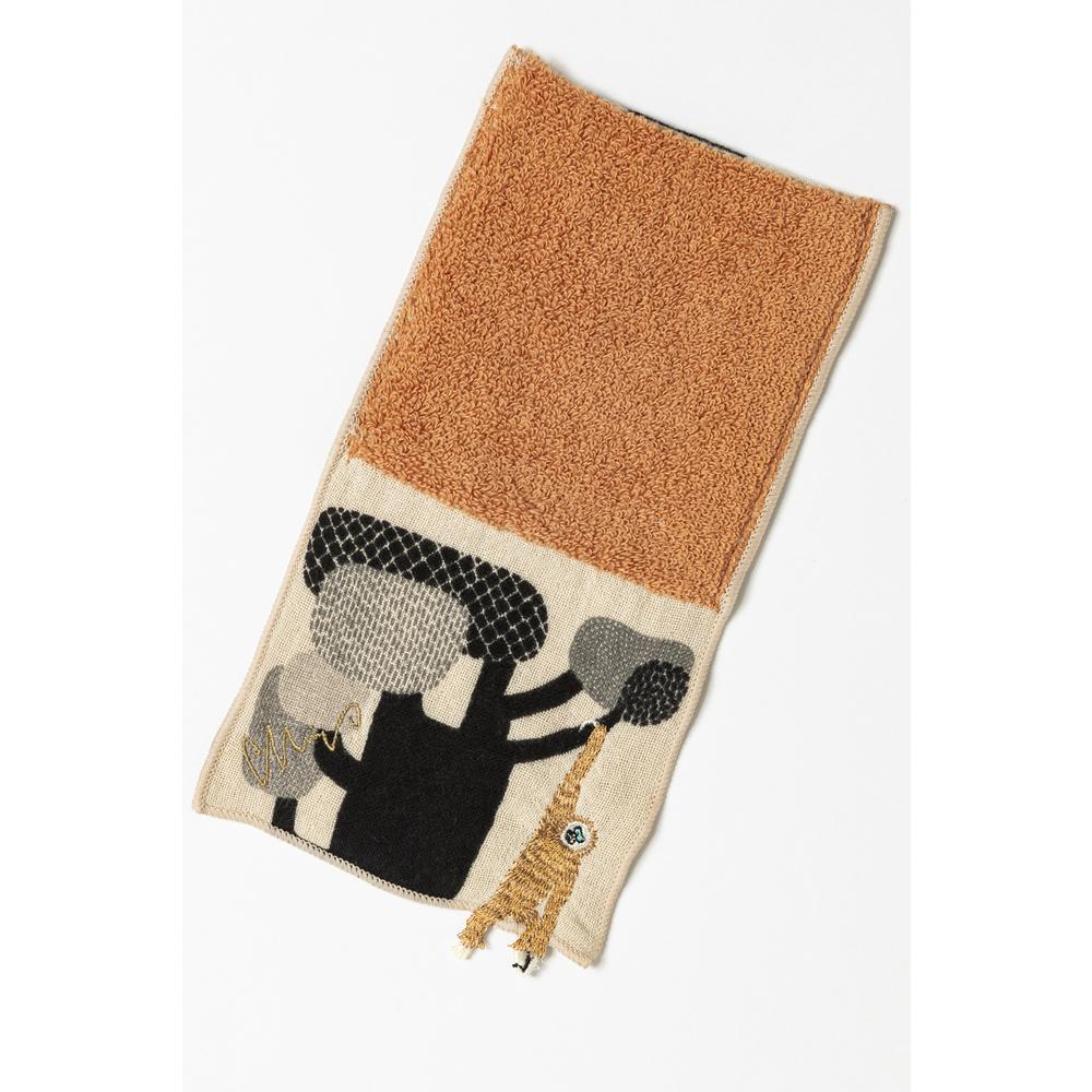 【返品種別A】□「返品種別」について詳しくはこちら□◆挿絵画家、森田MiW×タオルメーカー楠橋紋織のコラボブランド「moritaMiW」のポーチハンカチが新登場。ゆるやかな物語の世界から、不思議な生き物たちがちょこんと飛び出す様子を刺繍で表...