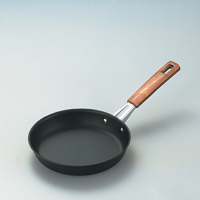 【返品種別A】□「返品種別」について詳しくはこちら□◆コンセプトは「Simple！　」鉄製なので、本格的な高温調理にも対応。◆使い込むほど油なじみが良くなります。◆シリコン焼付け塗装※使い始めの空焼きは不要です。■　仕　様　■本体サイズ（約...