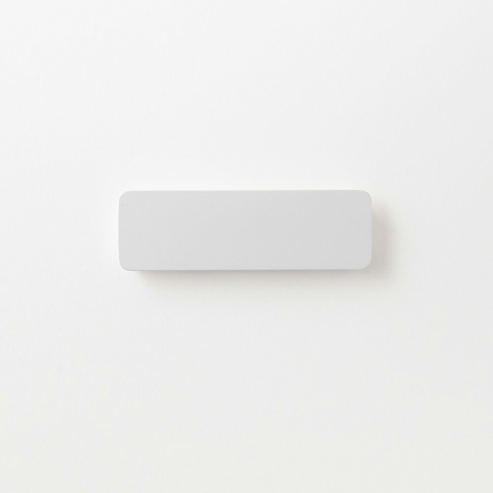 【返品種別A】□「返品種別」について詳しくはこちら□メーカー保証期間 6ヶ月※USB充電器は付属しておりません。別途お買い求めください。◆誰でも簡単に取り付けできる設置場所を選ばない充電式センサーライト石膏ボードピンで固定するため壁も傷つき...