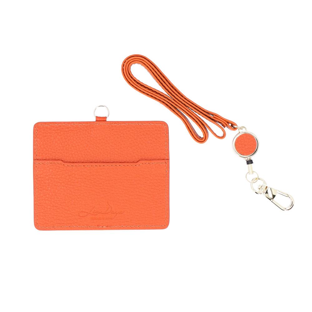 【返品種別A】□「返品種別」について詳しくはこちら□◆マットでやわらかな手触り。発色の美しい上質本革で仕上げた「LIZ DAYZ」の「リールストラップ付きカードホルダー」首から下げて使える「ネックストラップ」に、ぐ〜んと伸ばして改札にタッチ...