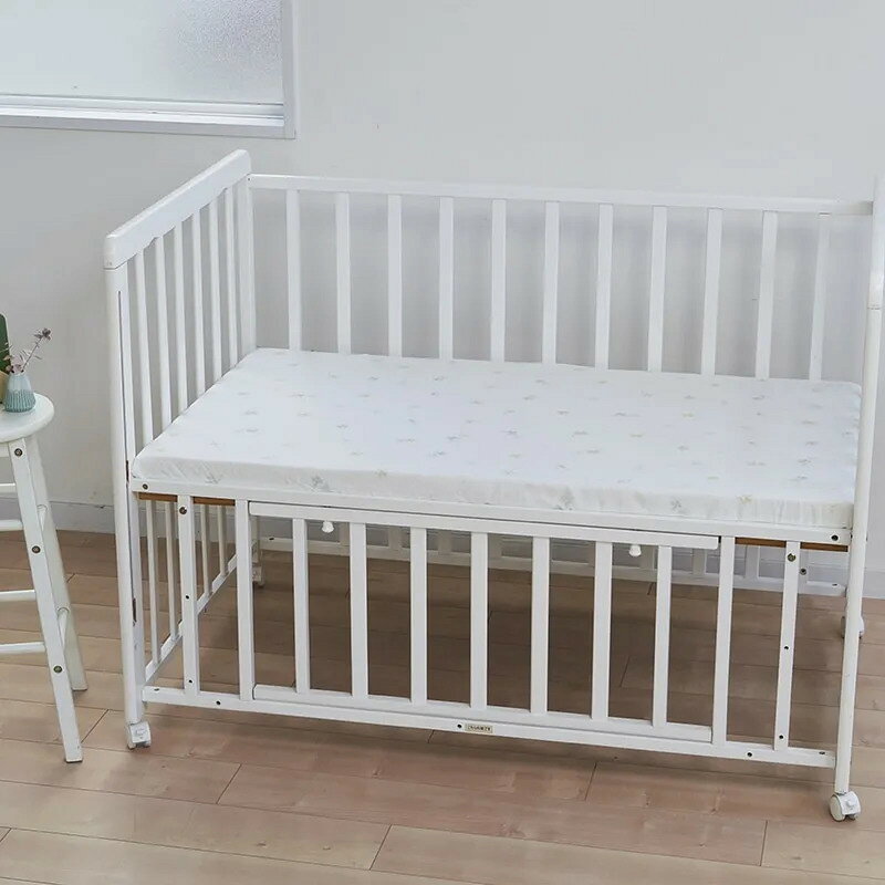 【返品種別A】□「返品種別」について詳しくはこちら□※画像は使用イメージです。こちらは敷きふとん用シーツになります。◆綿100％、柔らかな肌触りの2重ガーゼにナチュラルな小花柄をプリントしました。◆ゴム仕様で、敷きふとんの付け外しが簡単。◆...