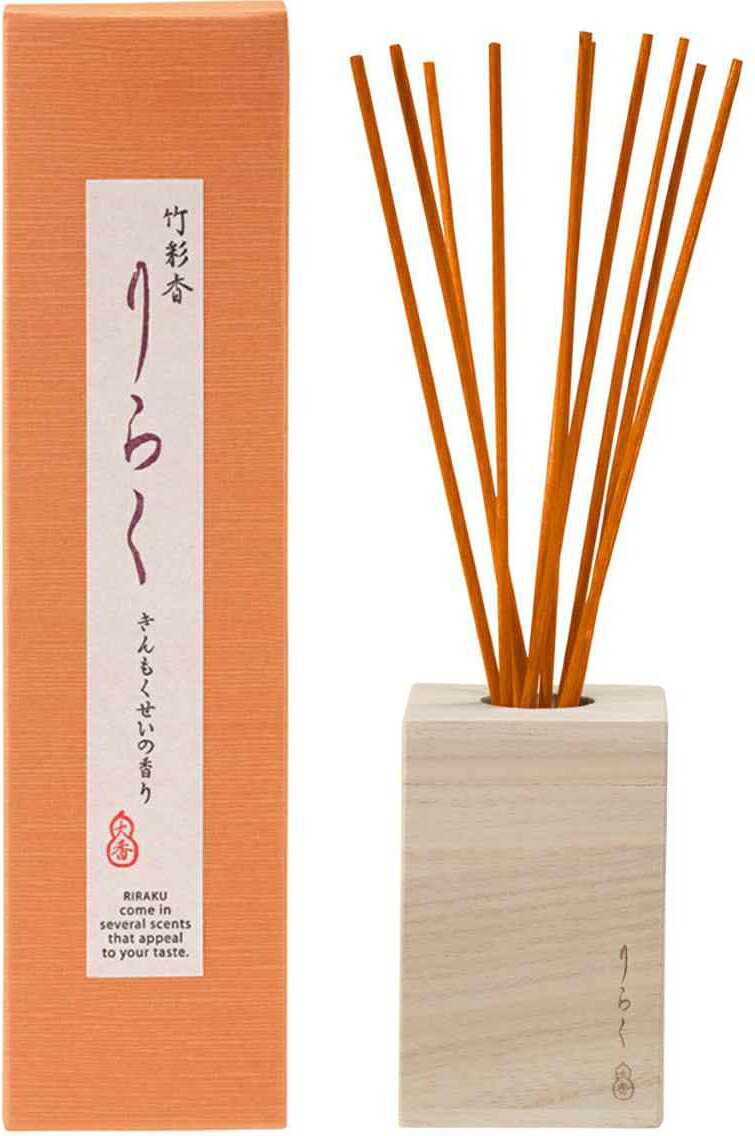 【返品種別A】□「返品種別」について詳しくはこちら□※商品ページ内には同シリーズの別商品を含む画像を使用しています◆置くだけで和の香りを楽しめるディフューザーです。◆桐箱に咲く彩り豊かな竹スティックから、お香のように豊かで深い香りが広がりま...