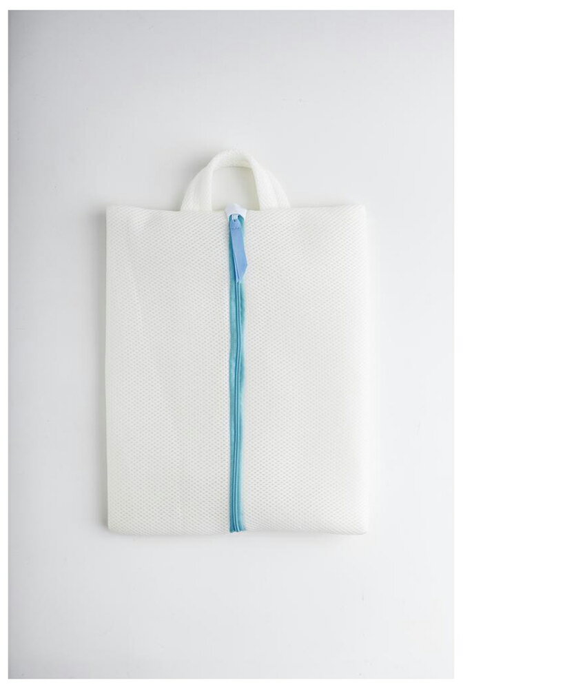 【返品種別A】□「返品種別」について詳しくはこちら□※本品は洗濯機を利用し、簡単に上履きを洗うことを目的とした商品です。こびり付いた泥やシミなど汚れがひどい場合、洗濯前に汚れを落としやすいように前処理を行ってください。また、故障の原因となり...