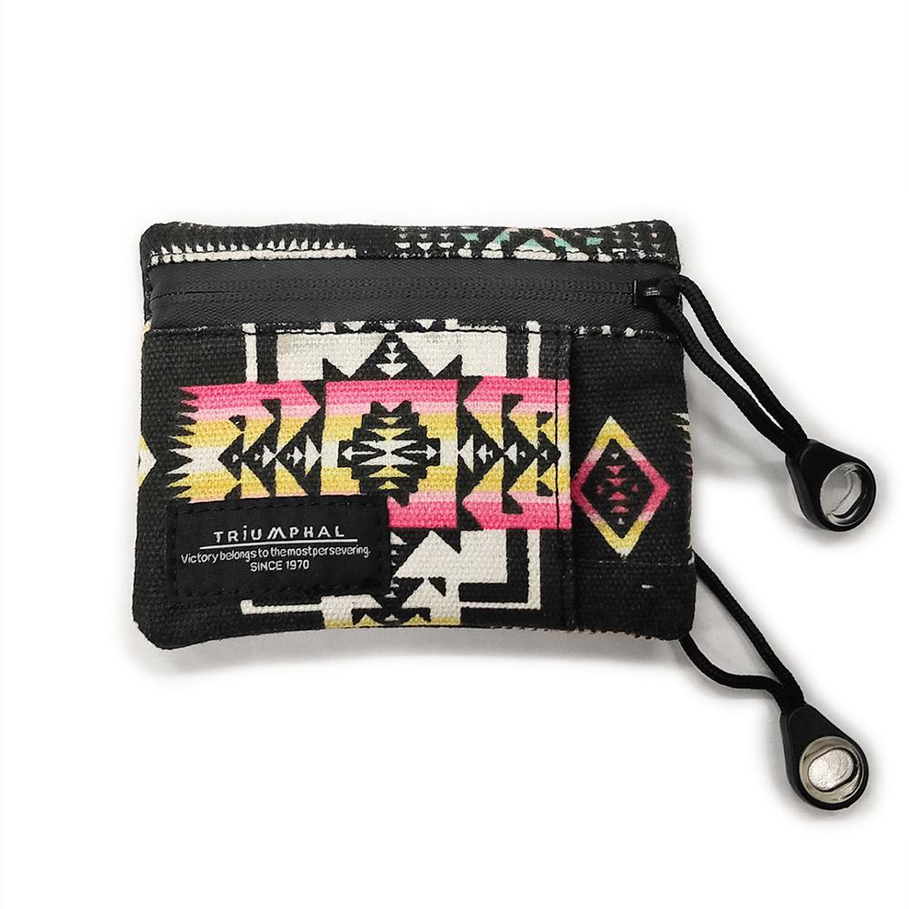 【返品種別A】□「返品種別」について詳しくはこちら□◆キーケースコインケースパスケースの機能をそなえた、TRiUMPHALの一体型キー＆コインケース。手のひらサイズのコンパクト仕様。フロントには、収納可能なキーホルダーリングとファスナーポケ...