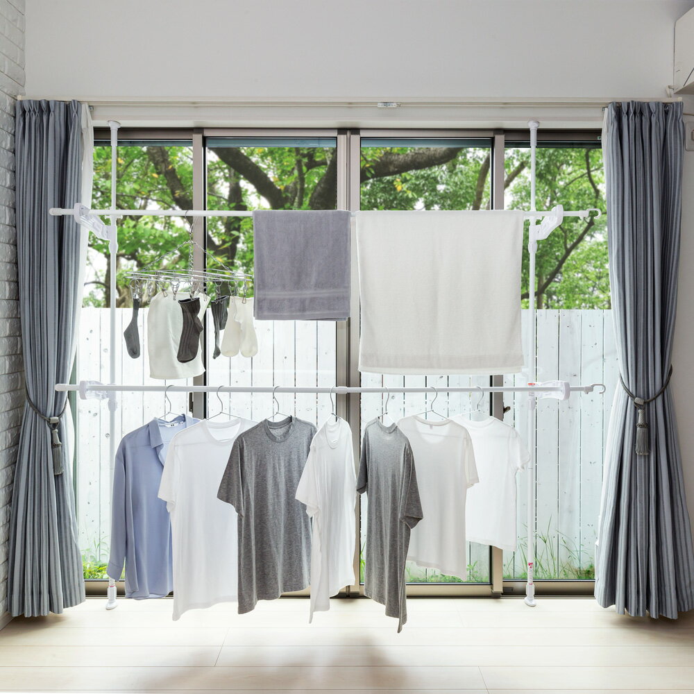 【返品種別A】□「返品種別」について詳しくはこちら□※かけられる重さ：全体で約10kgまで◆日当たりの良い窓スペースを有効活用、窓枠に簡単に取付けできます◆専用の伸縮竿2本付き、上下2段にたっぷり干せます◆物干しの高さは163cmまで。高さ...