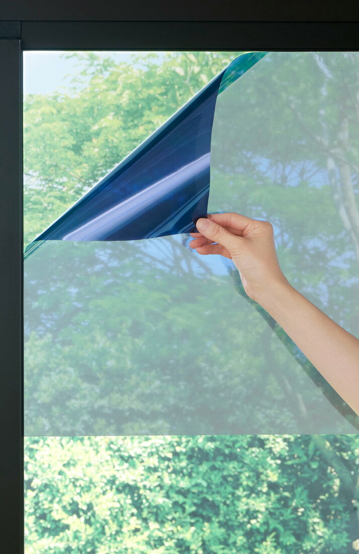 【返品種別A】□「返品種別」について詳しくはこちら□2024年03月 発売直接水のかかる浴室内や、車のガラスには使用できません。◆紫外線を強力カット！　遮熱効果でお部屋を涼しく、冷房効果アップ。◆窓に貼るだけで夏のお悩みを一気に解決！　窓に...