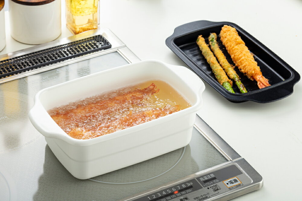 【返品種別A】□「返品種別」について詳しくはこちら□※4kw以上のクッキングヒーターをご使用の際は、急激に温度が上昇しますので強火厳禁◆鍋の内側が白いので調理具合や油の汚れがよくわかる◆油汚れや腐食に強く、臭いも移りにくい◆トレーは焼き物調...