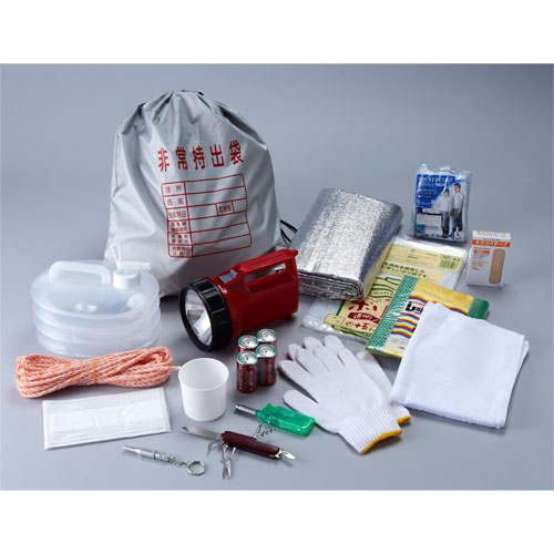【返品種別A】□「返品種別」について詳しくはこちら□メーカー保証 無し◆防災グッズ充実の16点セットいざという時の為に防災グッズ充実の16点セットです。◆16点セット内容非常持出袋、アルミホイッスル、アルミシート、レジャーシート、コップ救急...