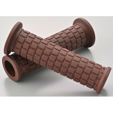 【返品種別B】□「返品種別」について詳しくはこちら□2024年11月 発売◆タイヤ、レンガの積み重ねをイメージしたブロックパターン。■ 仕 様 ■カラー：ブラウン全長：123mmΦ22.2ハンドル用エンド貫通貫通グリップラバーグリップ[48...