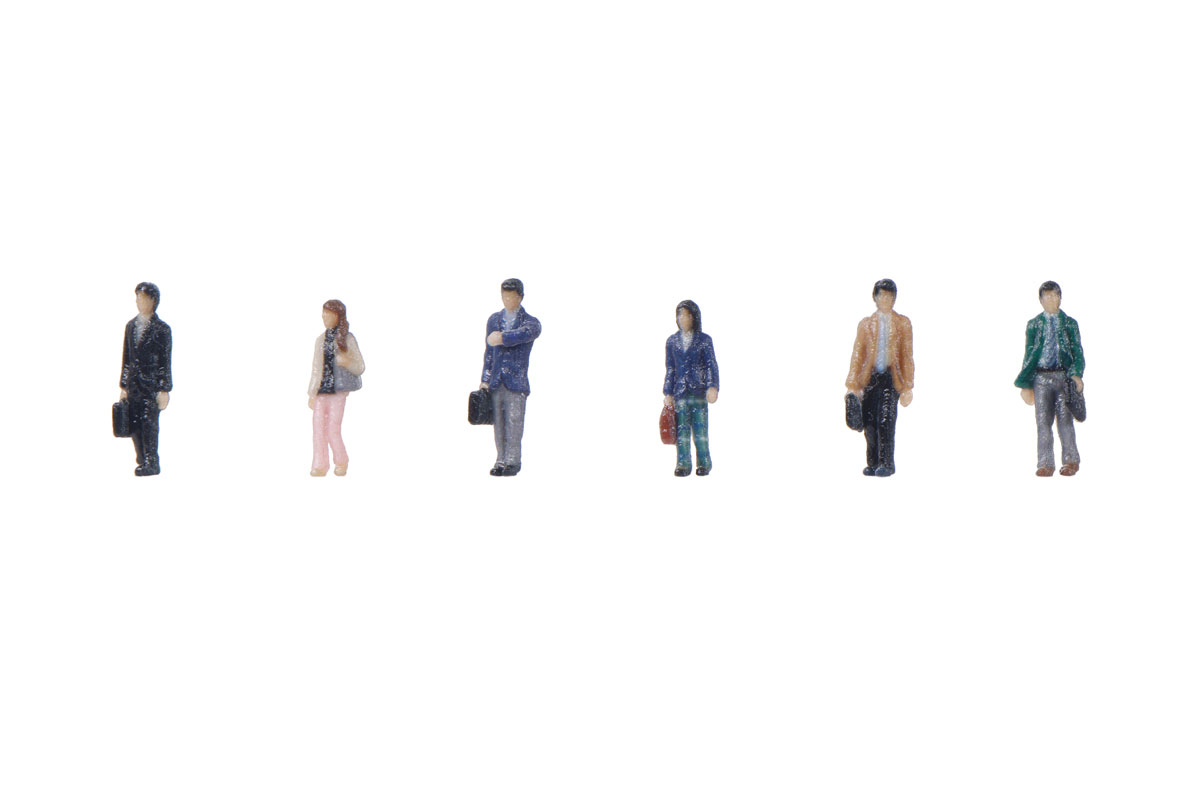 【返品種別B】□「返品種別」について詳しくはこちら□2025年05月 発売※画像はイメージです。実際の商品とは異なる場合がございます。【商品紹介】カトーのNゲージ用 レイアウト用品(人形)、通勤1：歩く人Bです。●ジオラマを彩るのに欠かせな...