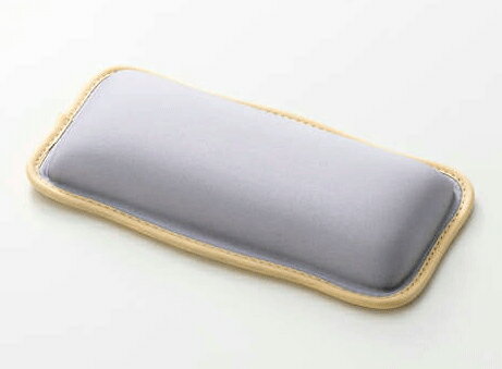 【返品種別A】□「返品種別」について詳しくはこちら□2025年03月 発売◆ウェーブラインが個性的なリストレスト波のようなウェーブラインが個性的なリストレストです。◆2色のコントラストが美しいバイカラーデザイン2色のコントラストが美しいバイ...