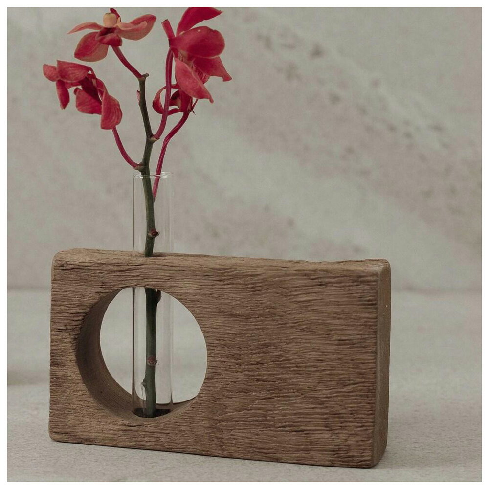 【返品種別A】□「返品種別」について詳しくはこちら□※こちらの販売ページは横型、naturalとなります◆おしゃれで可愛いアクセントちょこっとお花を飾りたい時にぴったり。丸穴がポイントの「Flower vase 古材」。◆インテリアに馴染む...