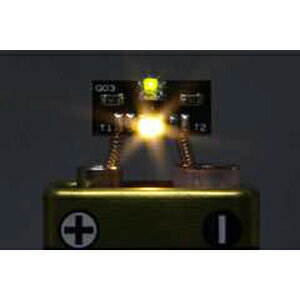 【返品種別B】□「返品種別」について詳しくはこちら□2025年07月 発売※画像はイメージです。実際の商品とは異なる場合がございます。【商品紹介】みやこ模型のNゲージ用光り分けライト基板（緑色標識灯/電球色+緑色）です。「緑色の標識灯を点灯...