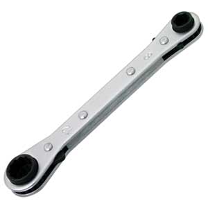 【返品種別B】□「返品種別」について詳しくはこちら□◆1本で4サイズ、様々な作業に対応出来ます。◆薄型のストレートタイプですので、少しのスキマにも使用出来ます。■　仕　様　■全長(約)：136mm重量(約)：102g材質：炭素工具鋼サイズ：...