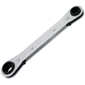 【返品種別B】□「返品種別」について詳しくはこちら□◆1本で4サイズ、様々な作業に対応出来ます。◆薄型のストレートタイプですので、少しのスキマにも使用出来ます。■　仕　様　■全長(約)：195mm重量(約)：264g材質：炭素工具鋼サイズ：...