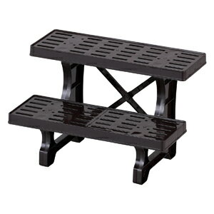 【返品種別B】□「返品種別」について詳しくはこちら□◆小型タイプの2段式フラワースタンド。◆玄関廻りやお庭のちょっとしたスペースにピッタリのサイズ。◆工具不要で簡単に組み立てが出来ます。◆樹脂製なので錆びずにお手入れも簡単。■　仕　様　■サ...