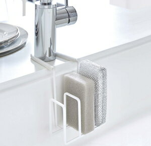 【返品種別A】□「返品種別」について詳しくはこちら□※画像はイメージです。◆蛇口を挟み込むだけの簡単取り付け。◆スチールの取り付け部がしっかりホールドするので、ずれ落ちることなく快適に使用できるスポンジホルダーです。◆シリコンカバーが付いて...