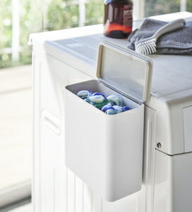 【返品種別A】□「返品種別」について詳しくはこちら□※画像はイメージです。◆洗濯機横にマグネットで簡単取り付け。◆洗濯洗剤ボールをスッキリ収納。◆片手でサッと開けられます。◆パッキン付きでニオイもガード。◆洗濯ネットや洗濯バサミの収納、洗濯...