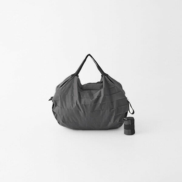 【返品種別B】□「返品種別」について詳しくはこちら□※画像はイメージです、お届けする商品はバッグ1つになります。※バッグ使用時のサイズは一例です。※中に入れる物の形状により変化します。◆両端を引っ張るだけで一気にたためるバッグ。◆シュパッと...