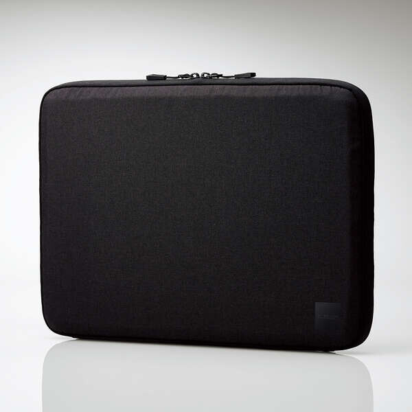 【返品種別A】□「返品種別」について詳しくはこちら□撥水加工を施した落ち着いた風合いの生地を採用したシンプルなデザイン。保護性能とスリムを両立させたインナーケース◆360度全面保護仕様のインナーケース側面を360度保護するコーナーガードクッ...