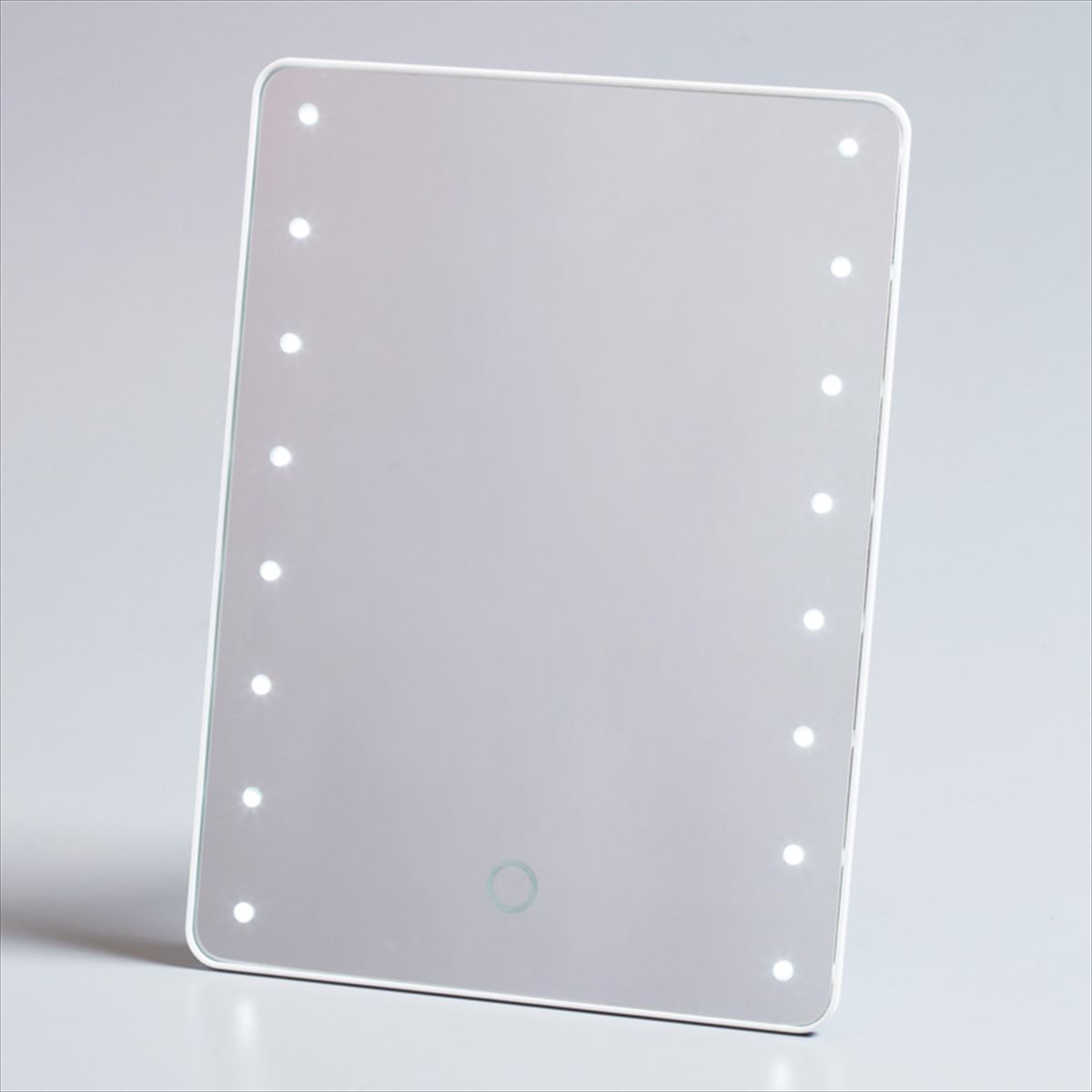 【返品種別A】□「返品種別」について詳しくはこちら□◆顔全体を明るく映すLED搭載なので化粧やチェックもしやすい。◆タッチセンサー内蔵鏡下部中央にタッチセンサーを搭載、調光もラクラク■　仕　様　■サイズ（約）：幅20.6×奥行4.5×高さ2...