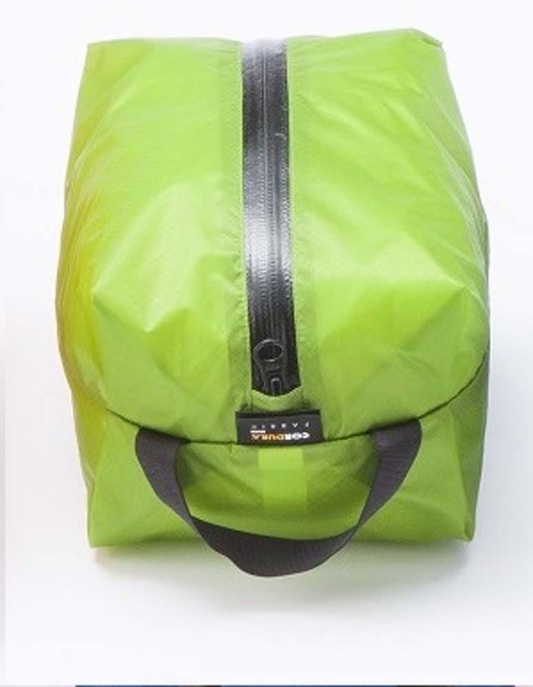 【返品種別A】□「返品種別」について詳しくはこちら□◆登山や旅行に便利なポーチです。30デニールのシリコナイズド・コーデュラ素材と止水ファスナーを併用しています。サンプルテストでは、小型のモデルが小物や行動食用に使いやすく便利でした。■　仕...