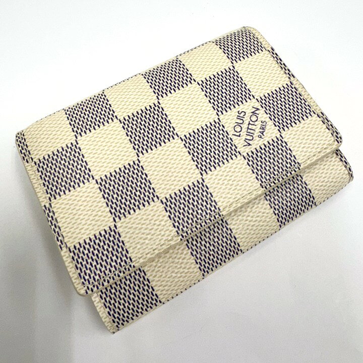 ＞＞同じブランドのアイテムはこちら!! ◆商品ランク Aランク ◆商品情報 ・カラー：アズール ・素材/ライン：ダミエアズール ・サイズ：W10cm×H8cm×D1.5cm ・仕様：製造刻印:CA2181 フラップ開閉式 マチ付きオープンポ...