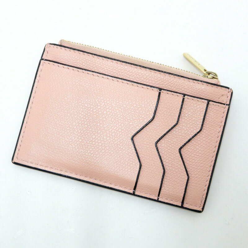 ＞＞同じブランドのアイテムはこちら!! ◆商品ランク Aランク ◆商品情報 ・カラー：ピンク×シャンパンゴールド金具 ・素材/ライン：レザー ・サイズ：幅：12cm×高さ：8.5cm ・仕様：小銭入れ×1 カード入れ×3 オープンポケット×...