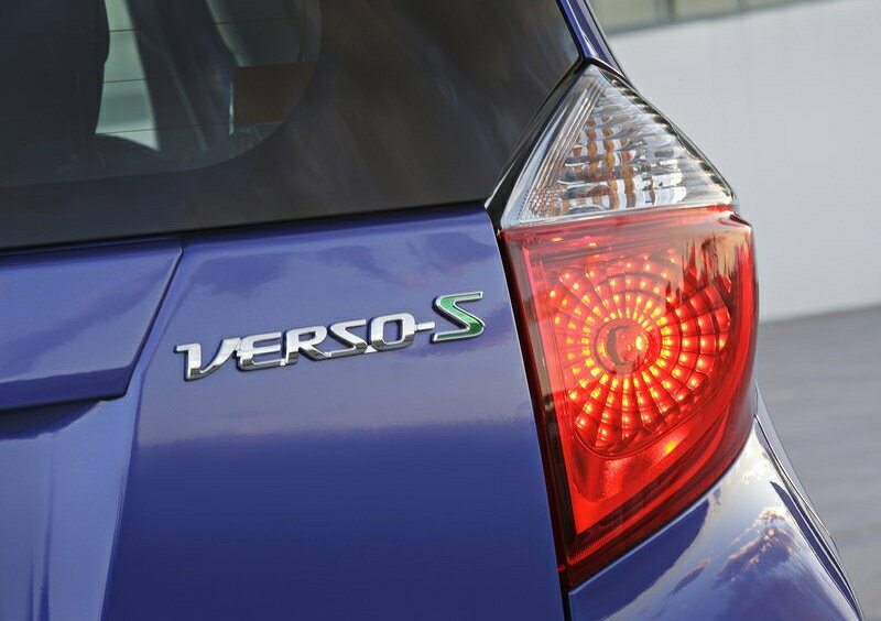 ▼商品紹介海外向けのラクティスに付いている専用のエンブレムです。安心してお使いいただける本物のトヨタ純正部品です。▼色・サイズ等シルバー色クロームメッキ材質はプラスチック商品は本体のみとなり取説等は付属しません。▼適合平成22年11月から平...