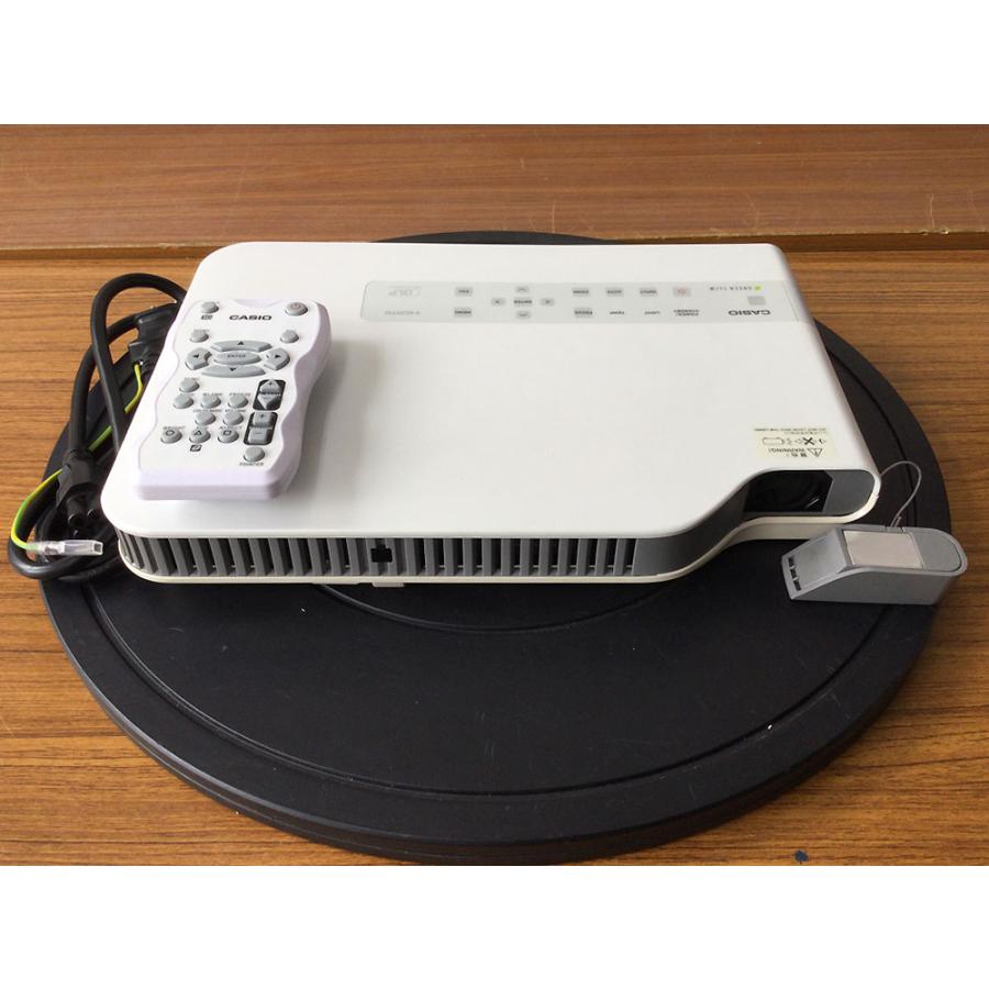 持ち運びに便利なモバイルサイズ　SLIM DESIGN 高機能ながら厚さ43mm・重さ2.3kgの軽量スリムサイズを実現。書類と一緒に持ち歩き、会議室や教室へ手軽に移動できるのはもちろん、薄型バッグにすっきり収納し、外出先への持ち運びもスム...