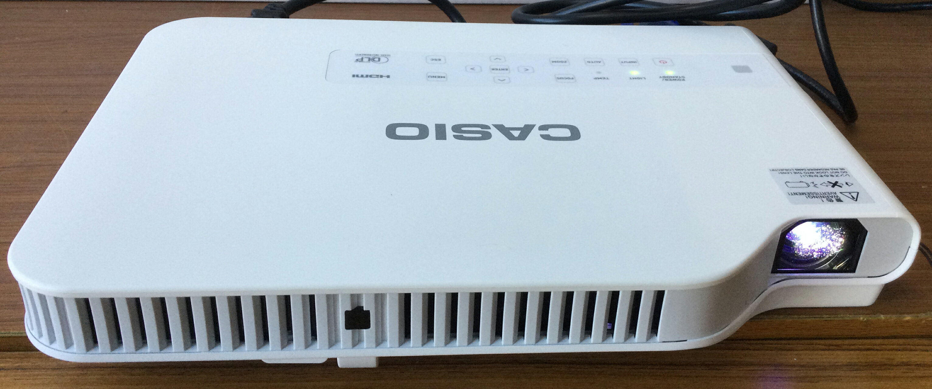 メーカー：CASIO 型番　　：XJ-A142 付属品 本体、電源コード、リモコン、VGAケーブル、AVケーブル、バッグ ※HDMIケーブルは付属しませんので別途ご準備お願いいたします。 配送について ■　本州送料無料（沖縄県・離島へは発送...