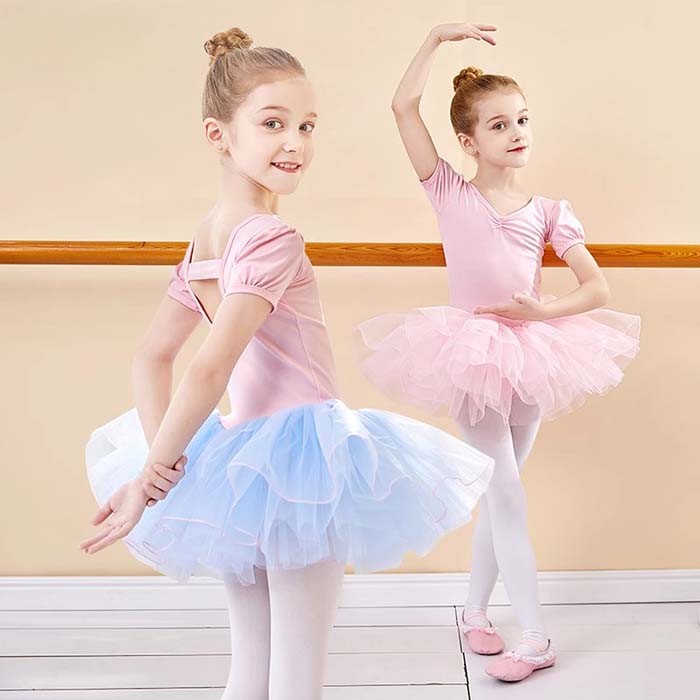 商品 バレエレオタード 素材 コットン サイズ 110 着丈47cm　バスト54cm　袖丈8cm　身長100-105cm 120 着丈50cm　バスト58cm　袖丈8cm　身長110-115cm 130 着丈53cm　バスト62cm　袖丈9...