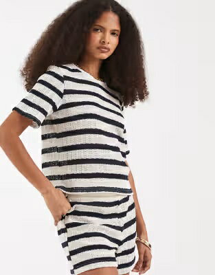 ブランド名Vero Moda性別Women(レディース)商品名Vero Moda boxy knit crochet T-shirt in cream and navy stripes - part of a setカラーBirch/Navy