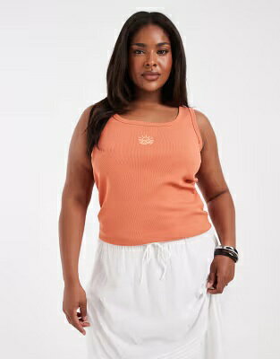 ブランド名Vero Moda Curve性別Women(レディース)商品名Vero Moda Curve scoop neck ribbed tank top with sun embroidered graphic in orangeカラ...