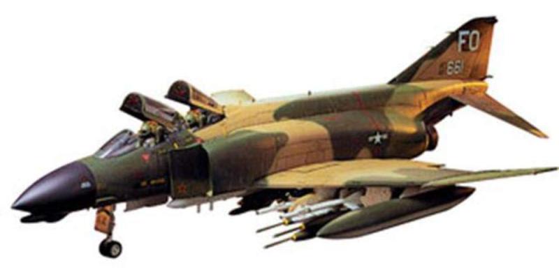 タミヤ 1/32 エアークラフトシリーズ No.05 アカ空軍 マクダネル F-4C/D ファントムII プラモデル 60305組み立て塗装が必要なプラモデル。別途、接着剤や工具、塗料等が必要。1/32スケール未塗装プラスチック組み立てキッ...