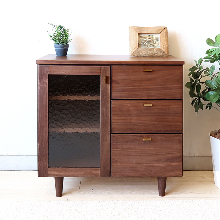 カントリーモダンテイストなキャビネット 74cm ウォールナット突板を使用した素材感、高級感が魅力のキャビネット（幅74cm）。 カントリースタイルを取り入れたモダンなデザインに仕上がっており、高級感、素材感が際立つ収納家具です。 向かって...