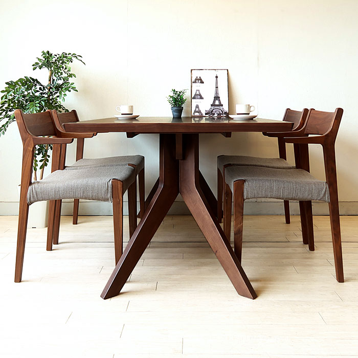 逆Y字脚のダイニングテーブル 逆Y字型かつ外側に開いた脚が特徴的でかっこいいダイニングテーブル。 脚部はラバー材を使用し、天板表面はウォールナット突板を使用しています。重厚感のある木目と落ち着いた色合いが魅力を駆り立てます。 また、天板の縁...