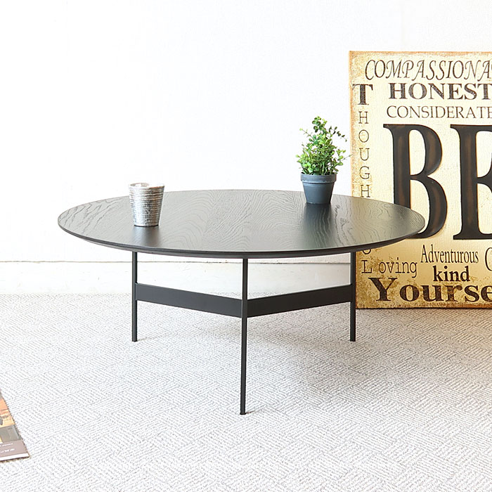 おしゃれな円形ローテーブル（丸テーブル） オーク突板をブラック色で仕上げた、木の質感を活かした円形天板と洗練された金属脚を組み合わせたクールモダンなローテーブル。 天板サイズは直径78cm。大き過ぎず、カウチソファと合わせても程よいサイズ感...