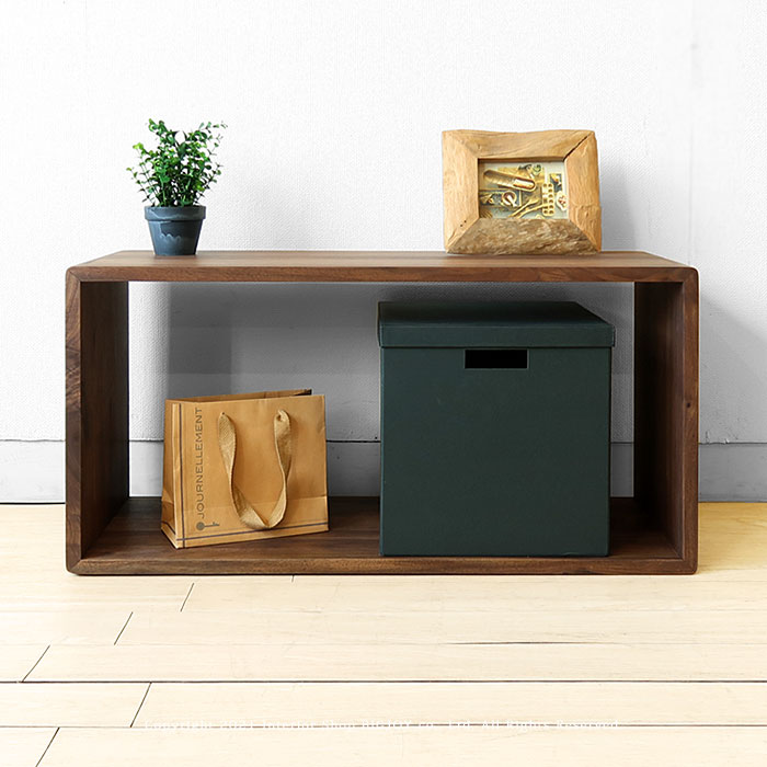 80ボックスシェルフ（大）ウォールナット材 ウォールナット無垢材を贅沢に使用した落ち着いた色合いと素材感が魅力的なオープンシェルフ。ライフスタイルに合わせて飾り棚やオーディオラック、ブックシェルフ、テレビボードとしてだけなく、間仕切り家具や...