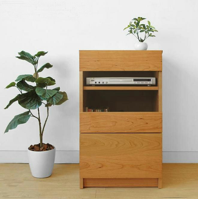 一部無垢材を使用したAVキャビネットブラックチェリー ガラス扉は左開き・右開きのどちらでもオーダーできます。ガラスの色はクリアガラス、ブロンズガラス、ブラックガラスがお選び頂けます。 奥行は46.7cm、36.7cmからお選び頂けます。 ※...