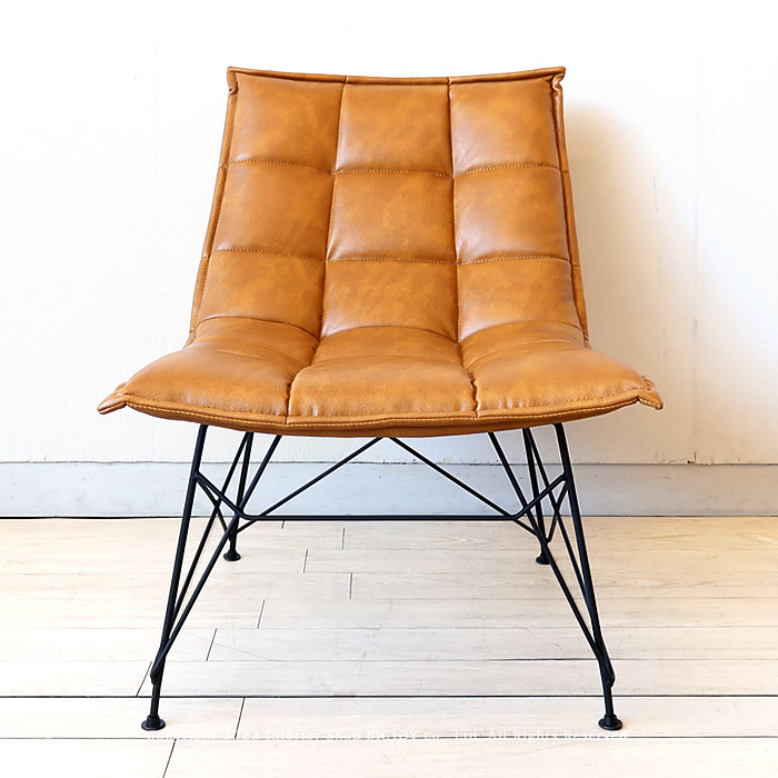 PUレザー張りの1人掛けソファ スッキリしたスチール脚のフレームにPUレザー張りの座面を組み合わせたパーソナルチェア（ラウンジチェア）。 どんなテイストのお部屋にも合わせやすいシンプルなデザインで、場所を選べずにご使用いただけます。 背もた...