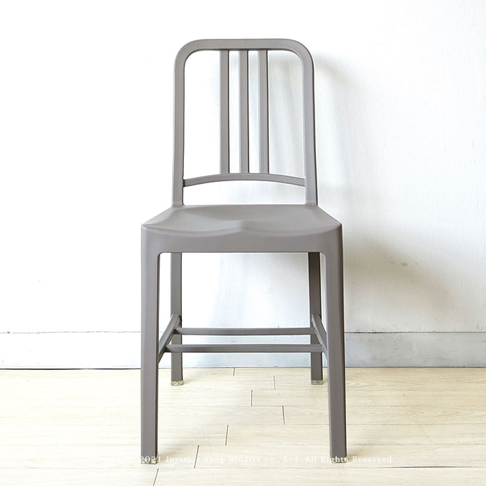 カフェテイストなダイニングチェア BR ポリプロピレン樹脂で作られた無機質な印象のダイニングチェア。 ポリプロピレン樹脂なので水拭きもできて、お手入れも簡単。しなやかで丈夫な椅子に仕上がっています。 座面はお尻の形に面取りされており、ゆった...