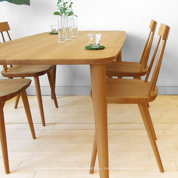 飛騨産業/侭/ダイニングテーブル ホワイトオーク無垢材を贅沢に使用したオーダーダイニングテーブル。 天板は厚さ30mmのホワイトオーク無垢材（集成材）を使用しており、天然木の風合いを感じていただける素材感たっぷりのテーブルに仕上がっています...