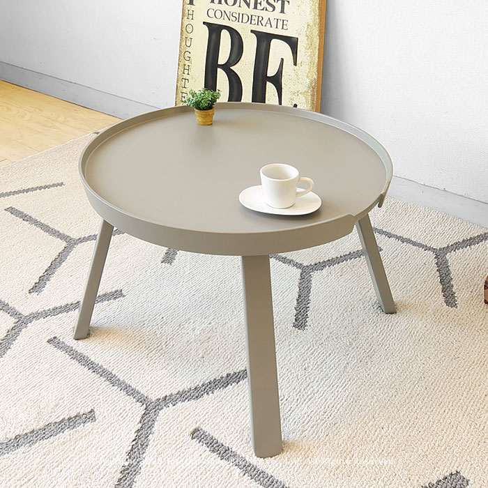 縁が囲われたラウンドテーブル　ライトグレー テーブル天板の縁を板材で囲んだ個性的なデザインのラウンドテーブル（直径60cm）。 縁は一ヶ所だけ切り取り加工が施されており、デザインのアクセントになっています。 表面は艶を抑えたウレタン塗装でマ...