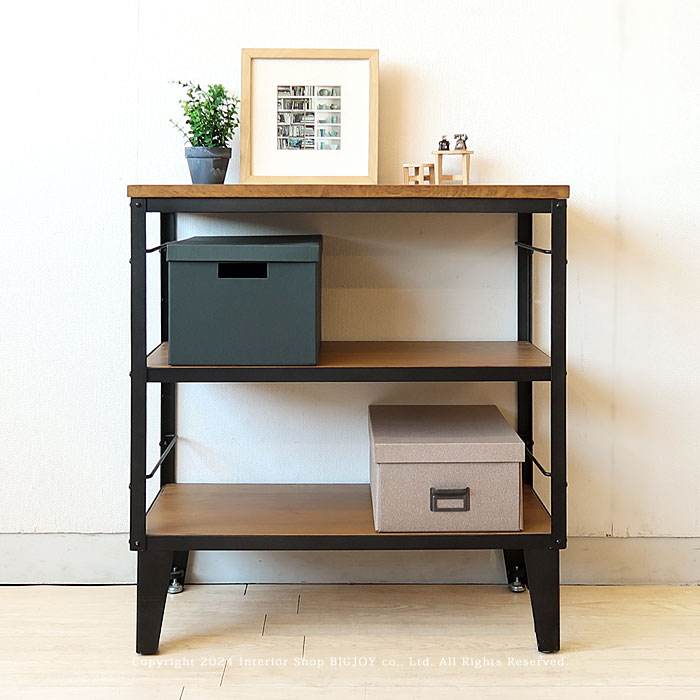 アンティス オープンシェルフ72 オーク材とブラックのスチールフレームを組み合わせたレトロな雰囲気を演出してくれるデザインのオープンシェルフ（幅72cm）。 こちらのシェルフにはオーク材のナチュラルな温もり感を残すために、あえて節、白太、シ...