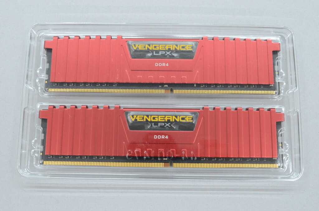 ■商品のご案内 商品名：CORSAIR VENGEANCE LPX デスクトップ用メモリ 16GB(8GB2枚組) メーカー：CORSAIR 型番：CMK16GX4M2A2666C16R ■製品の仕様 規格：PC4-17000(DDR4-2...