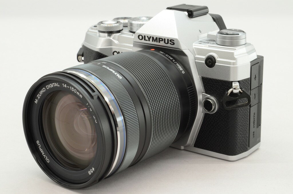 ★ランク★：使用感がある商品 ■商品のご案内 メーカー：OLYMPUS 商品名：ミラーレス一眼 OLYMPUS OM-D E-M5 Mark III 14-150mm II レンズキット シルバー 型番：E-M5MarkIIILKITSV ...